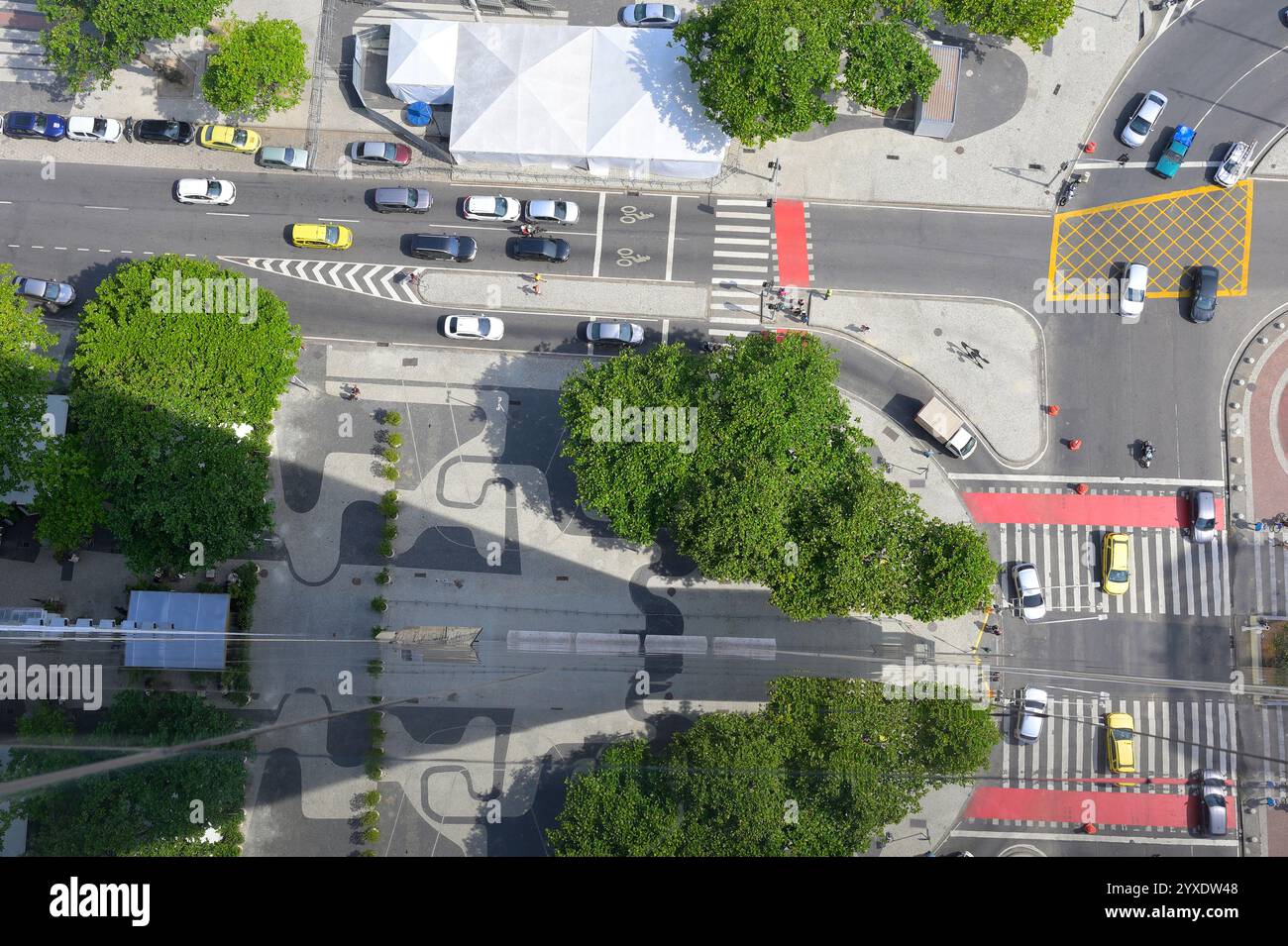 Busy Avenida Atlantica along the Copacabana beach - Iconic landmarks of ...