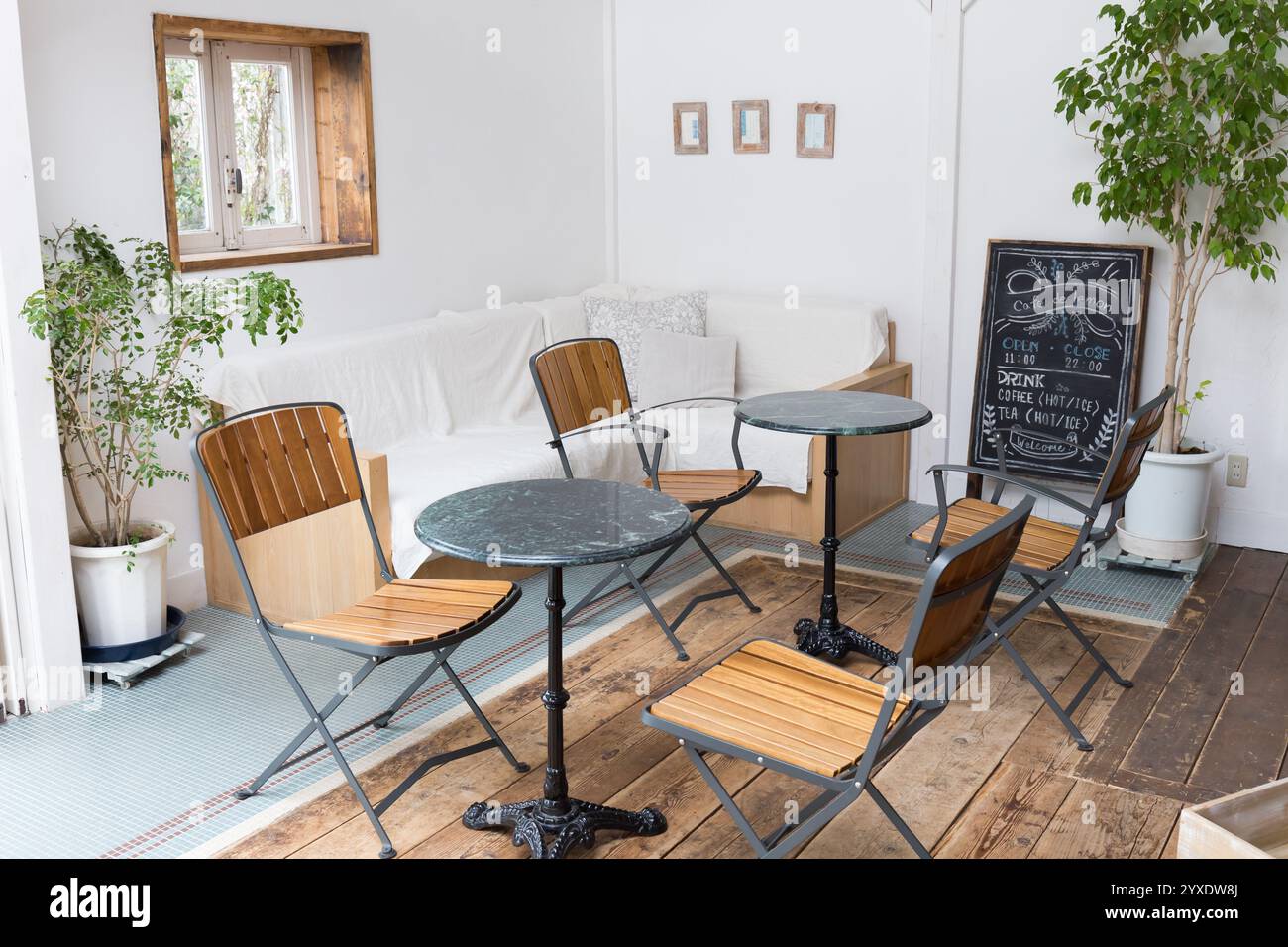 Blackboard cafe table hi-res stock photography and images - Alamy