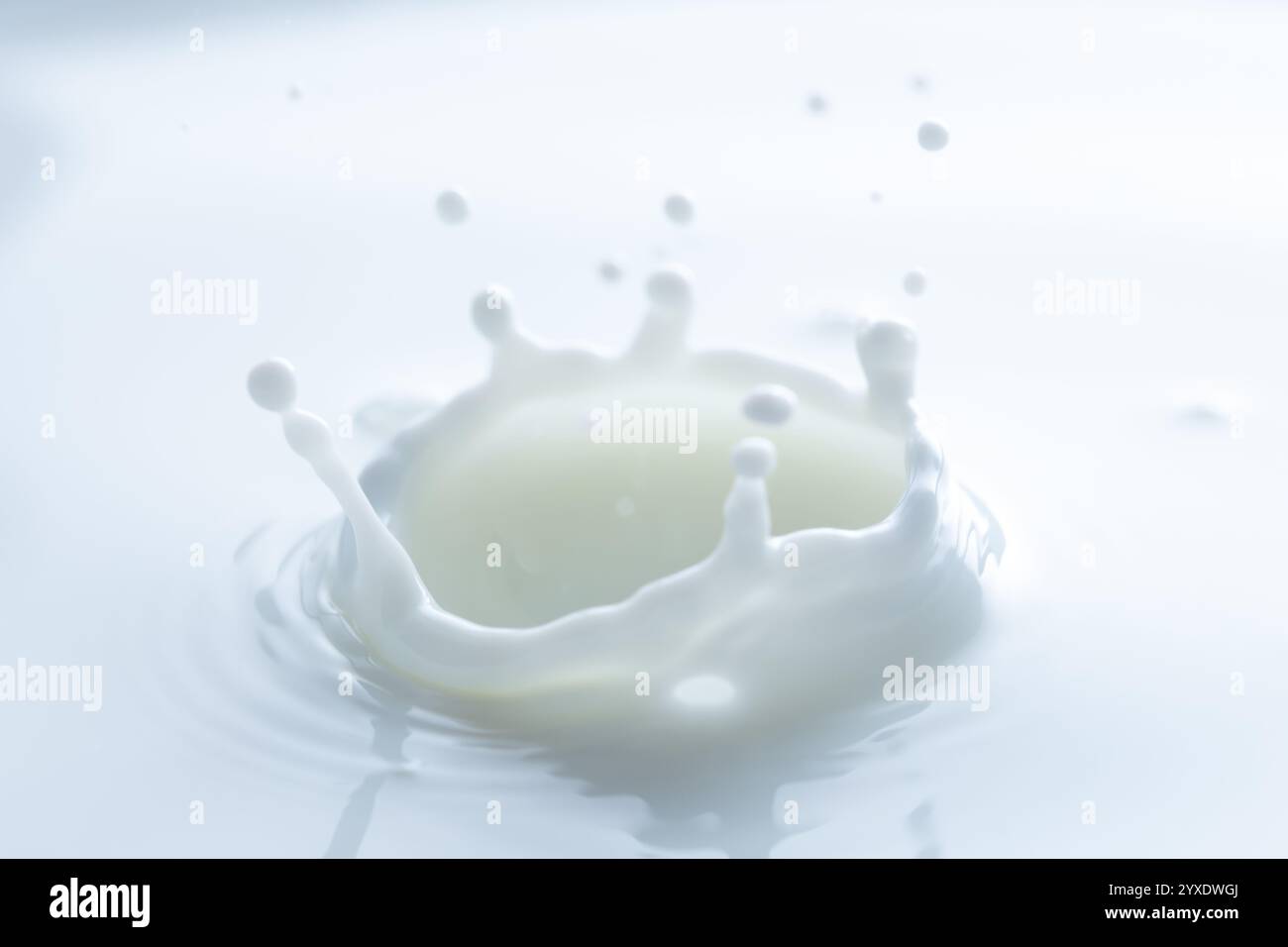 Milk ripple hi-res stock photography and images - Alamy