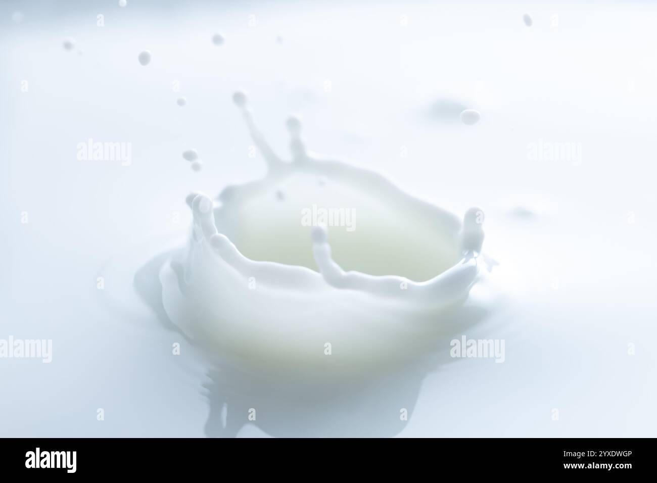 Milk ripple hi-res stock photography and images - Alamy