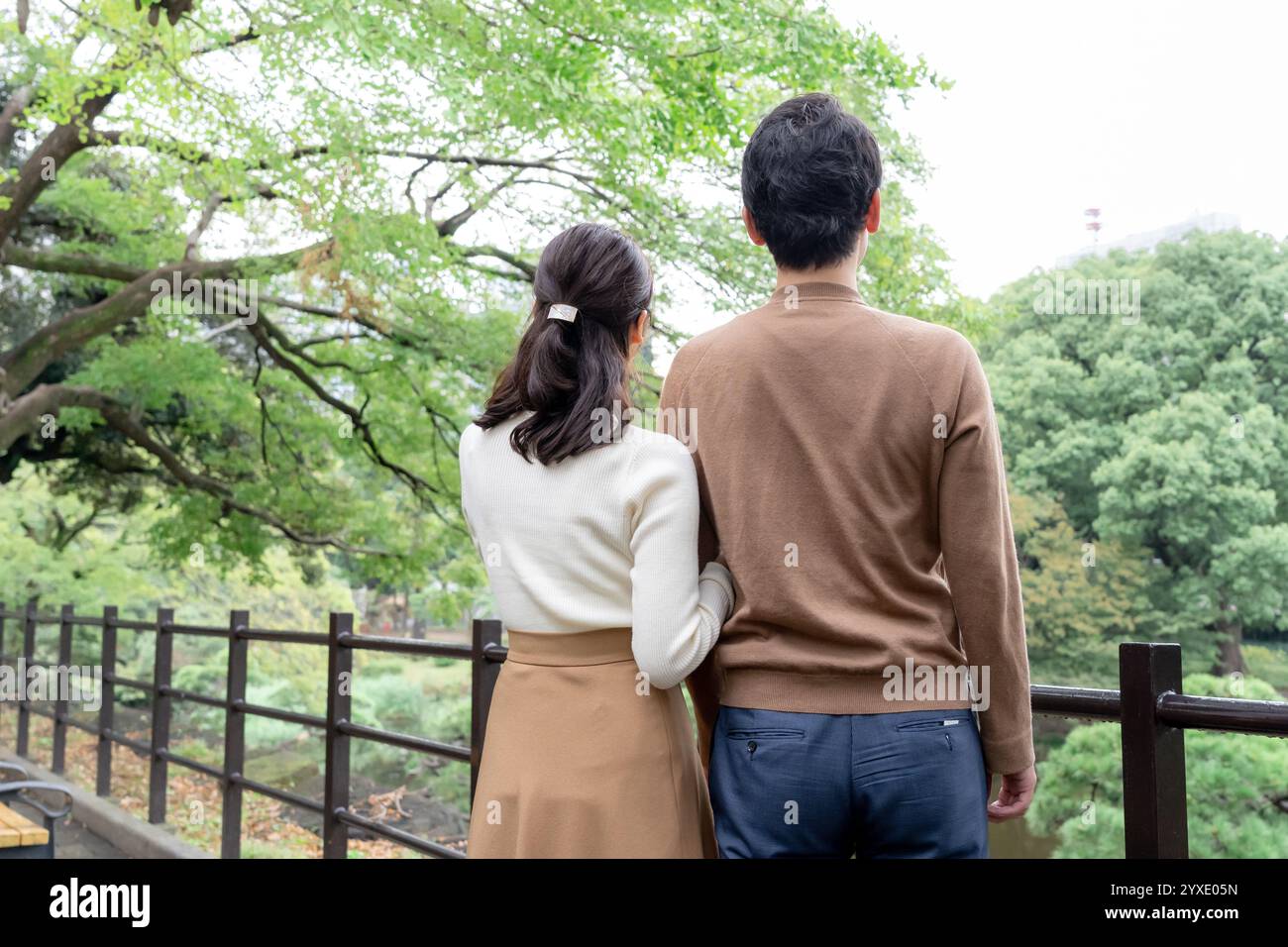 Back view couple strolling hi-res stock photography and images - Alamy