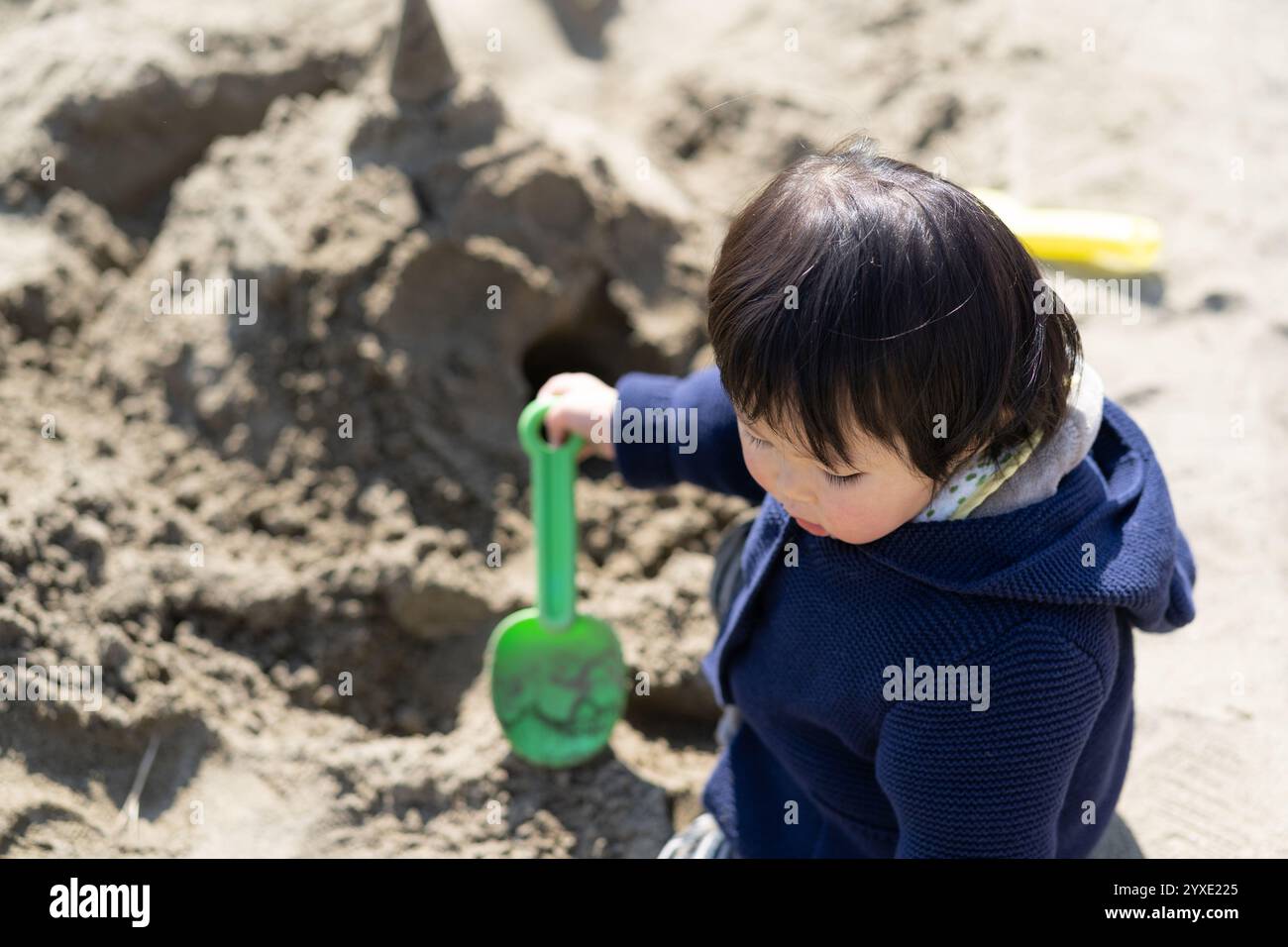 Children playing in sandpit Stock Photo - Alamy