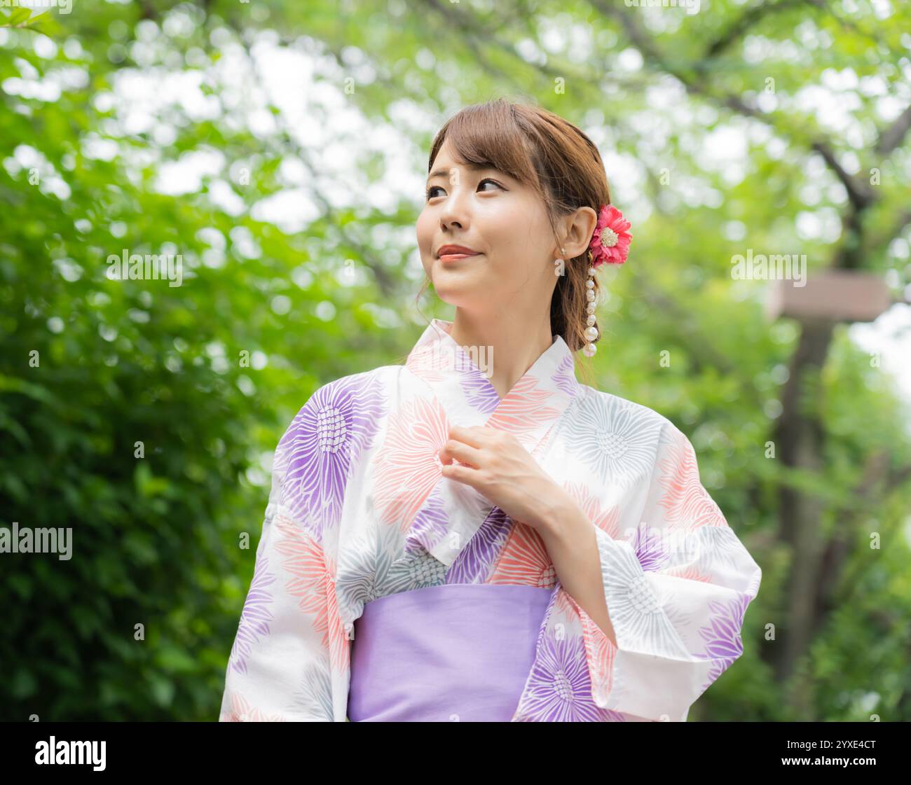 Japanese woman in yukata Stock Photo - Alamy