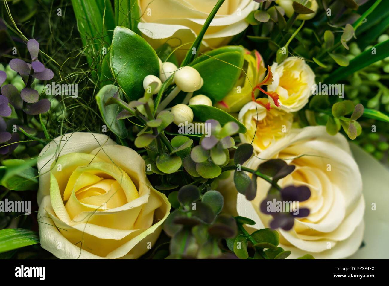 Yellow roses intertwined hi-res stock photography and images - Alamy
