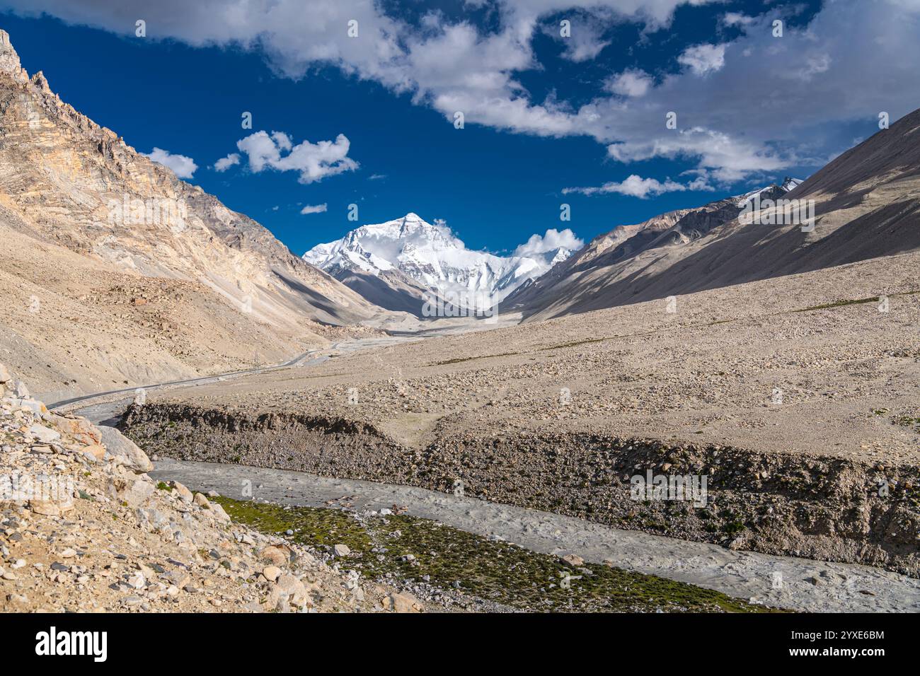 Mount Everest and stacked Mani stones near the north side of Everest ...