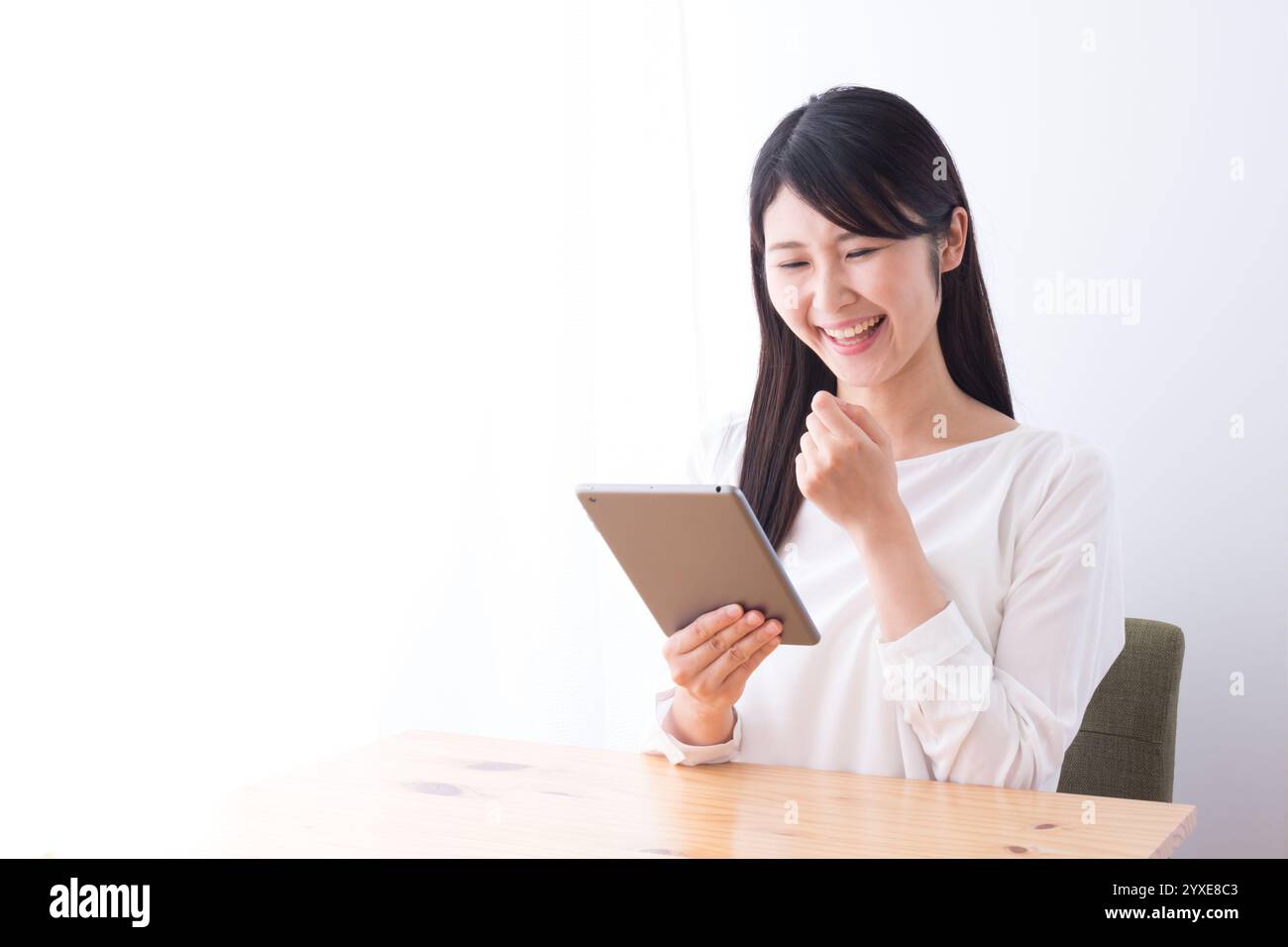Tablet japanese hi-res stock photography and images - Alamy