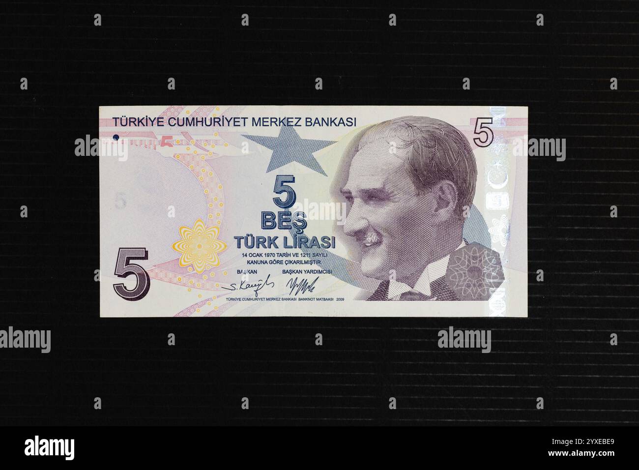 Turkey 5 lira banknote featuring President Mustafa Kemal Ataturk ...