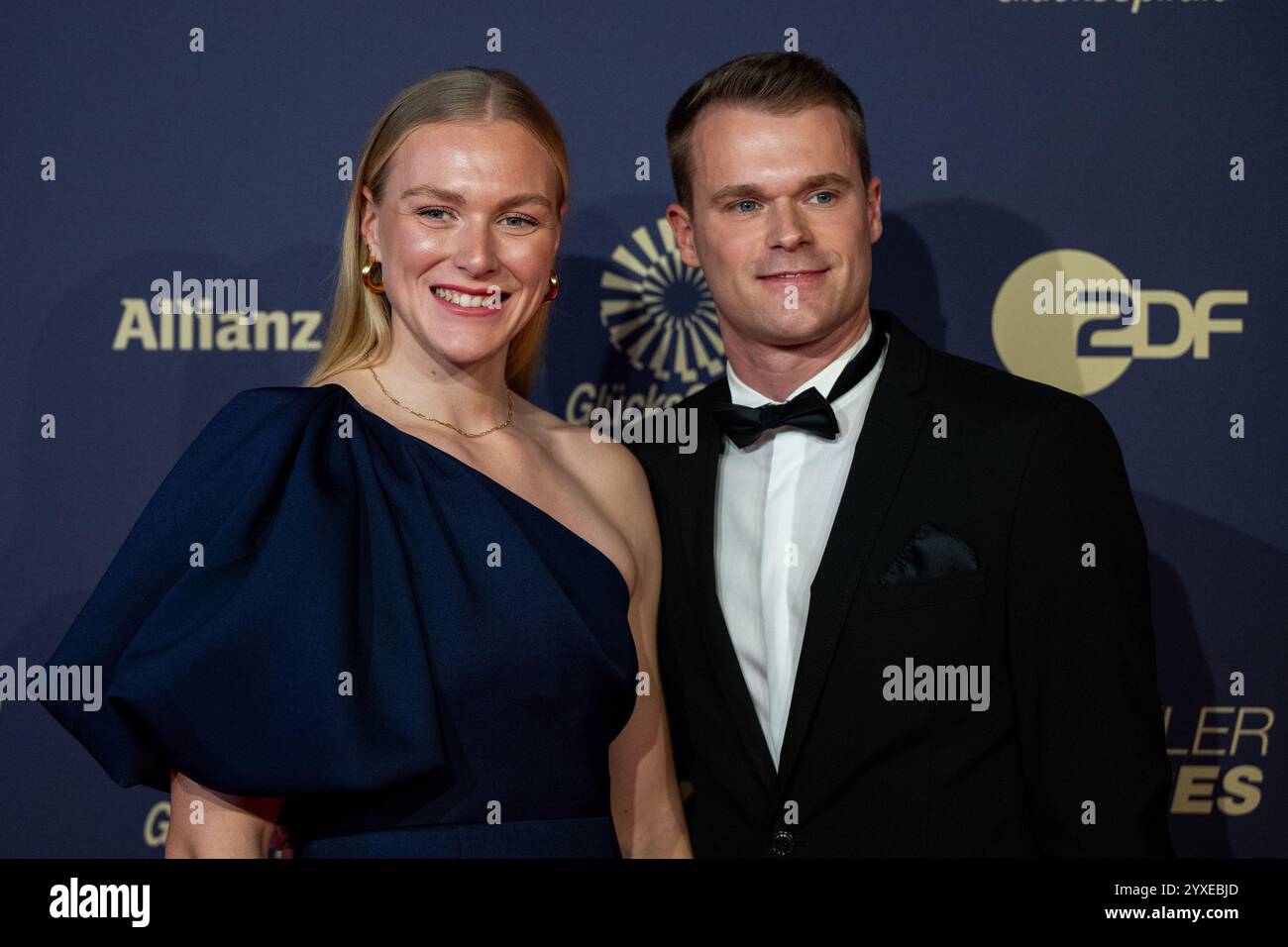 Pia Greiten (Rudern Vierer) mit Begleitung auf dem roten Teppich, GER ...