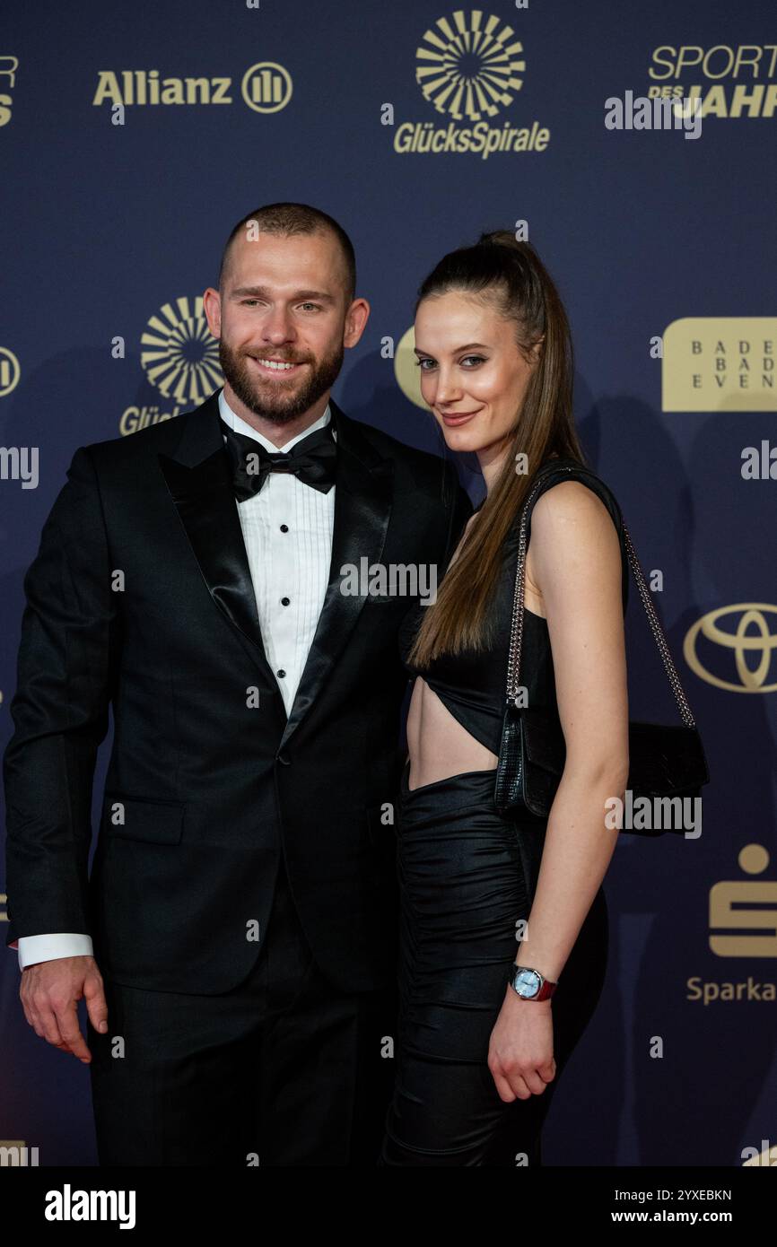 Max Lemke (Kanu / Kajak Vierer) mit Marina Shestakova auf dem roten ...