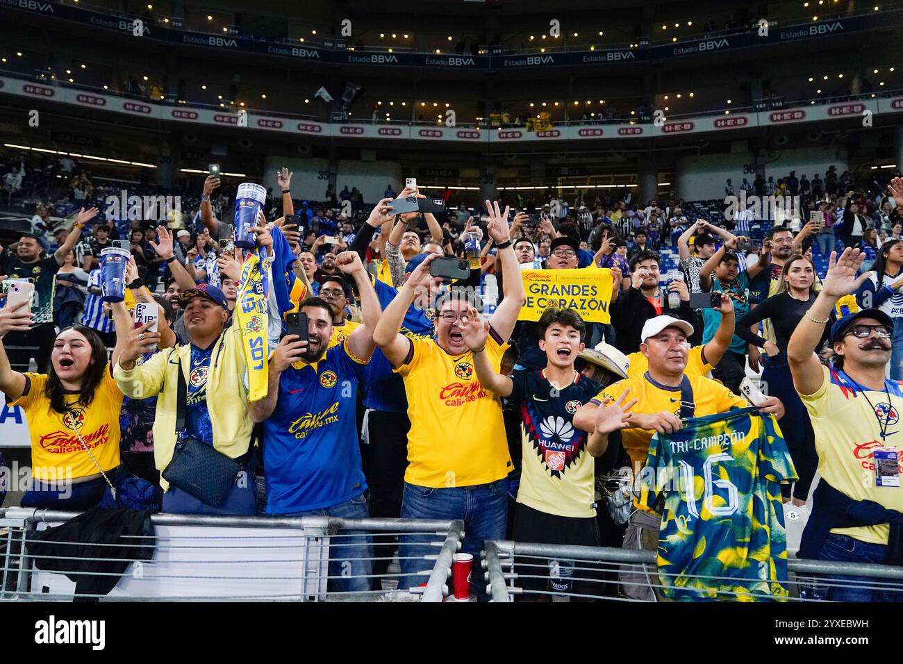 America fans celebrate after defeating Monterrey 3-2 on aggregate in ...