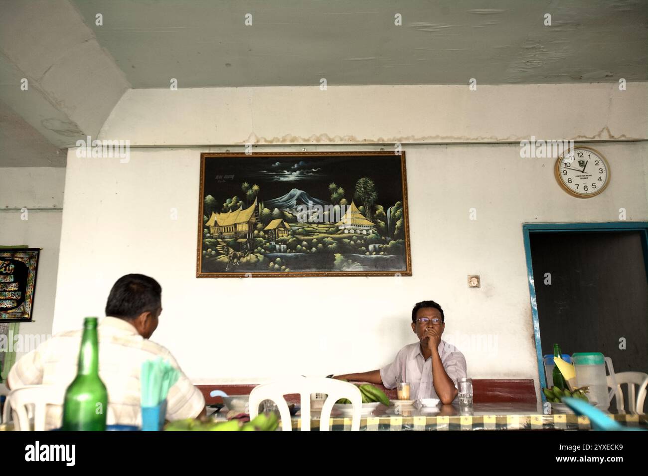 Men relaxing after having lunch at a roadside Minangkabau (Padang ...