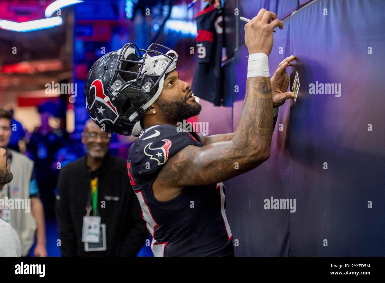 Houston, TX, USA. 15th Dec, 2024. Houston Texans wide receiver Nico ...