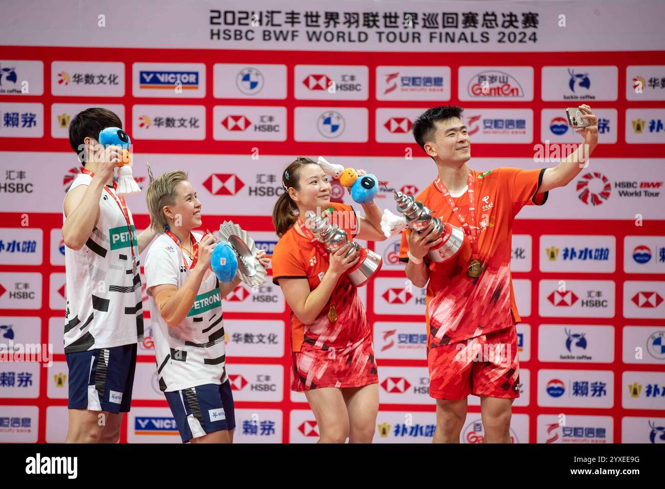 Chinese badminton players Zheng Siwei, Huang Yaqiong defeat Malaysian ...