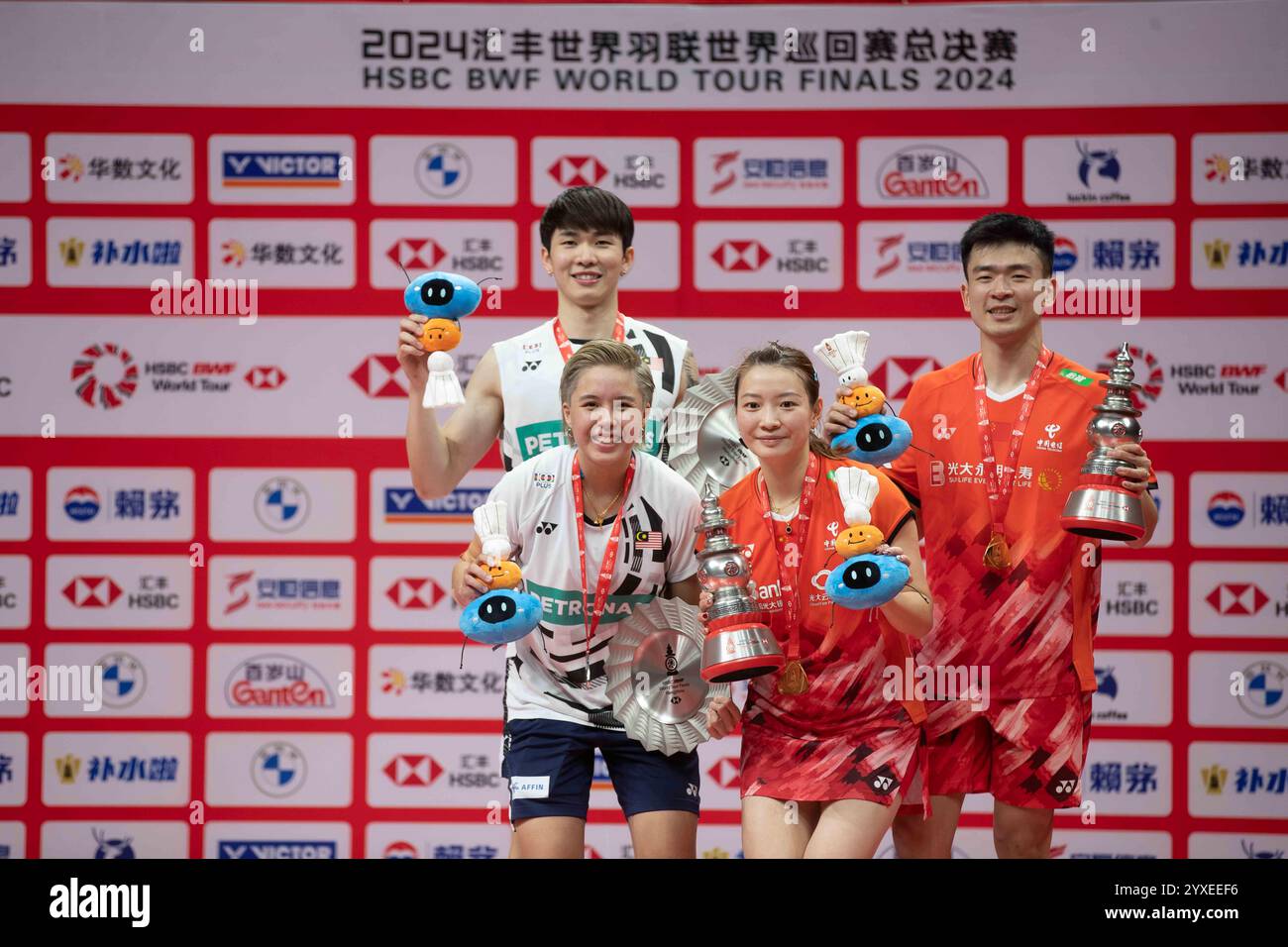 Chinese badminton players Zheng Siwei, Huang Yaqiong defeat Malaysian badminton players Chen ...