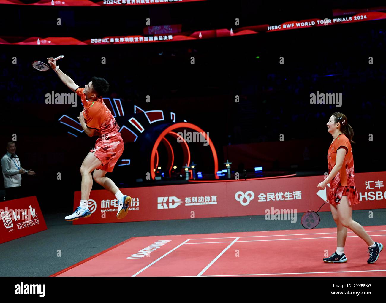 Chinese badminton players Zheng Siwei, Huang Yaqiong defeat Malaysian badminton players Chen ...