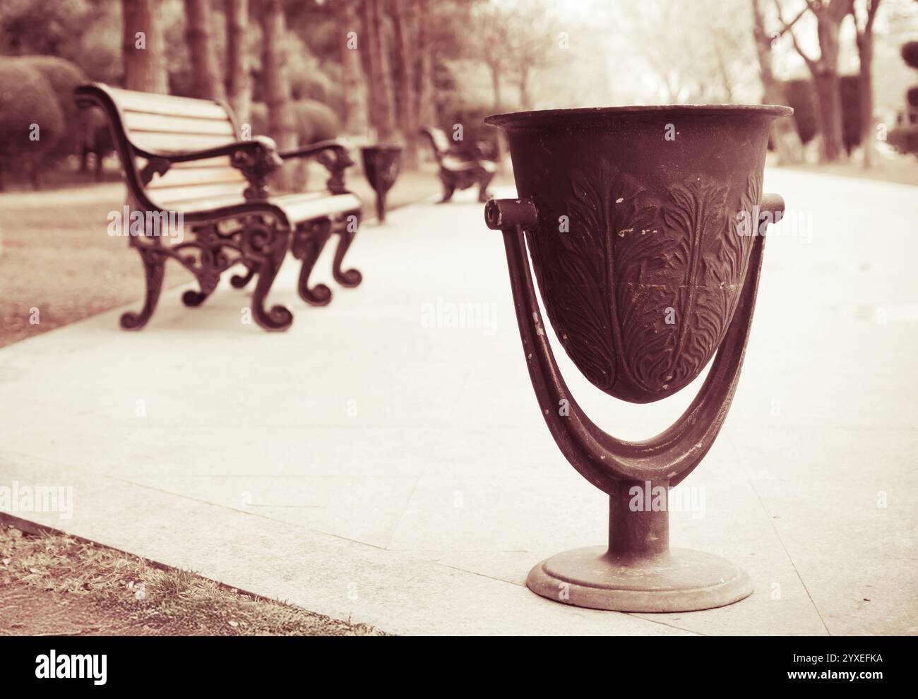 Old metal trash bin hi-res stock photography and images - Alamy