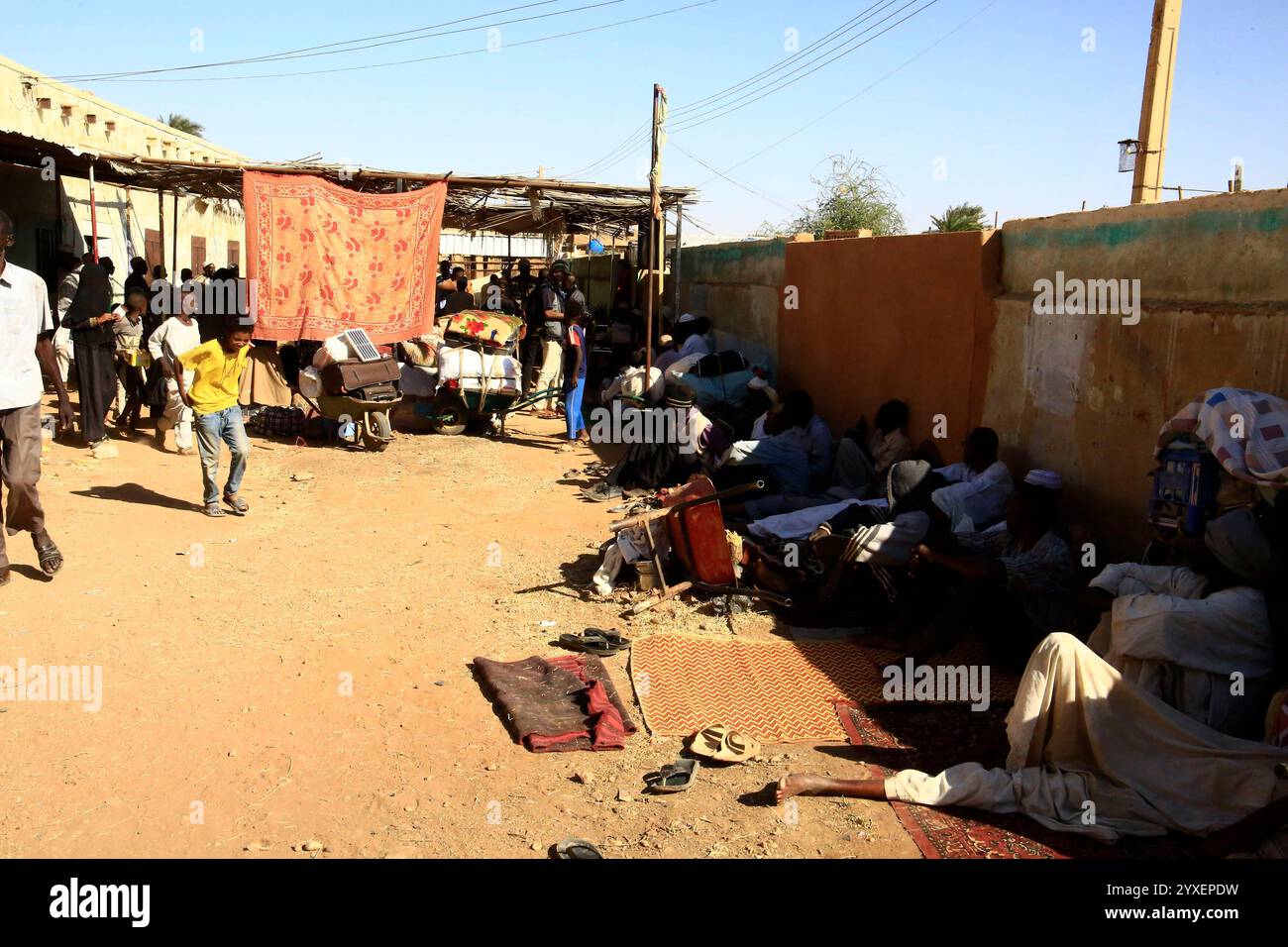 Bahri, Sudanese capital Khartoum. 15th Dec, 2024. Displaced people from ...