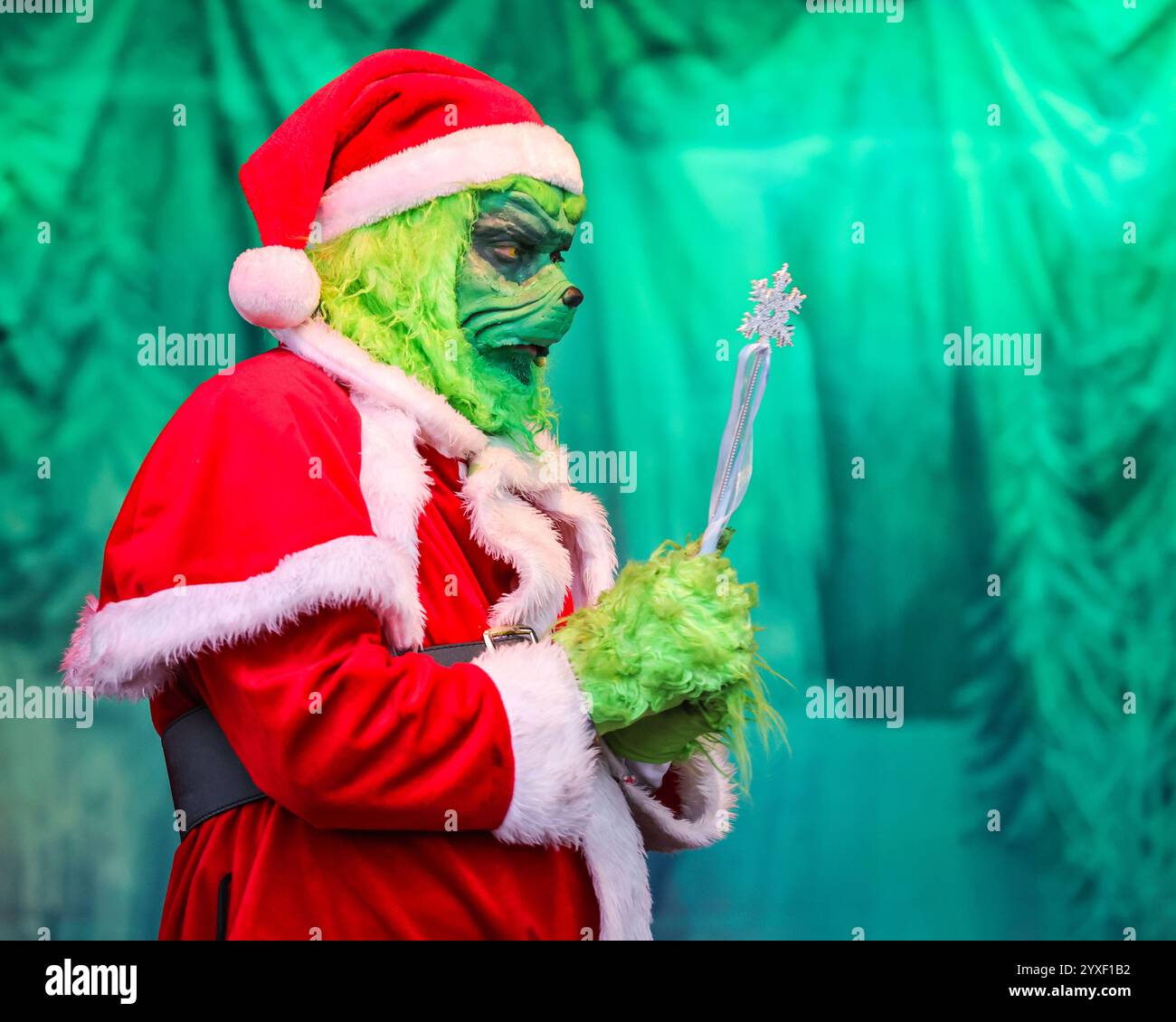 London, UK. 15th Dec, 2024. The Grinch provides free stage ...