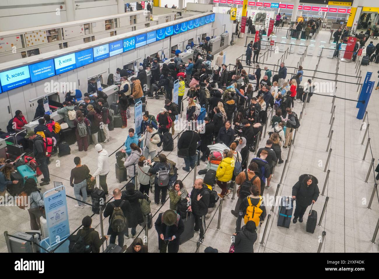 Gatwick, UK. 16 December 2024 Passengers at Gatwick airport south ...