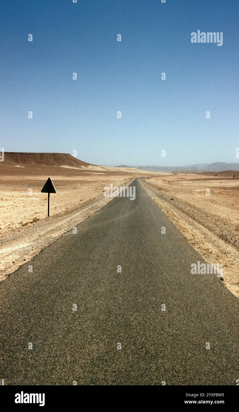 Morocco marrakech ouarzazate road hi-res stock photography and images ...