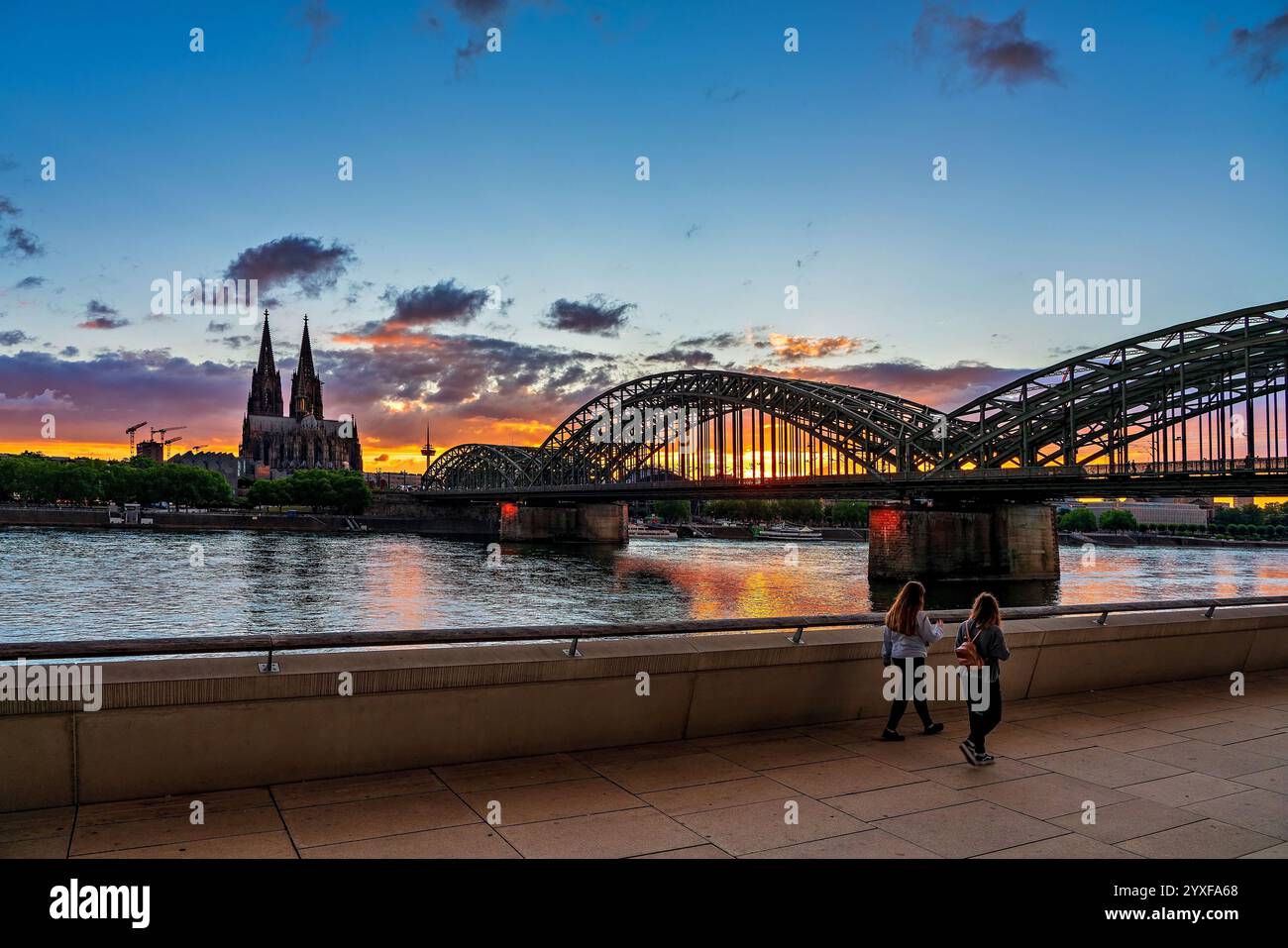 Cloudscape view cologne cathedral hi-res stock photography and images ...