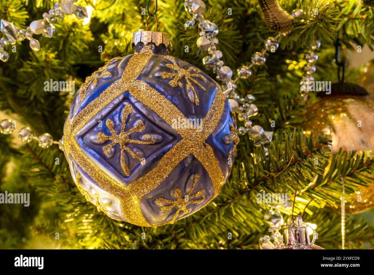 Gold bauble tree hi-res stock photography and images - Alamy