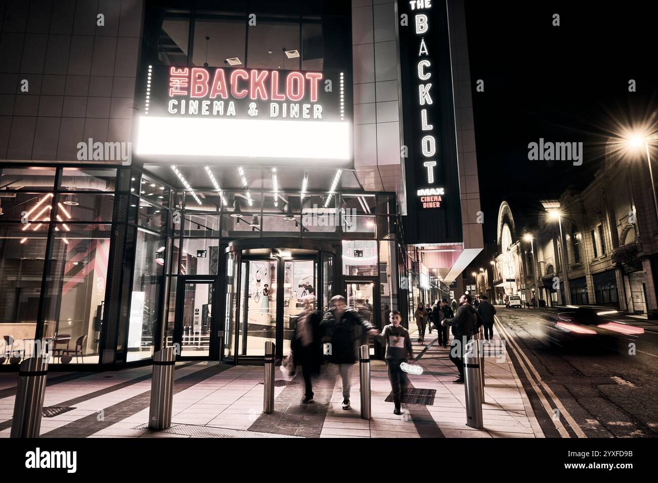 Nightlife leaving hi-res stock photography and images - Alamy