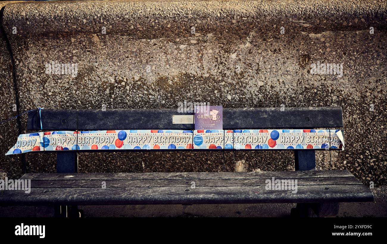 Happy birthday greeting sign on old bench on seawall Stock Photo - Alamy