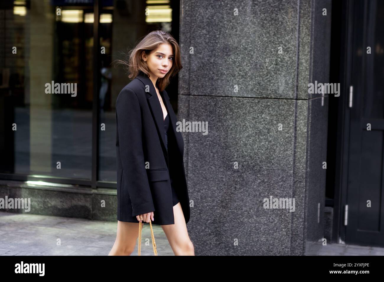 Woman fashion outside hi-res stock photography and images - Alamy