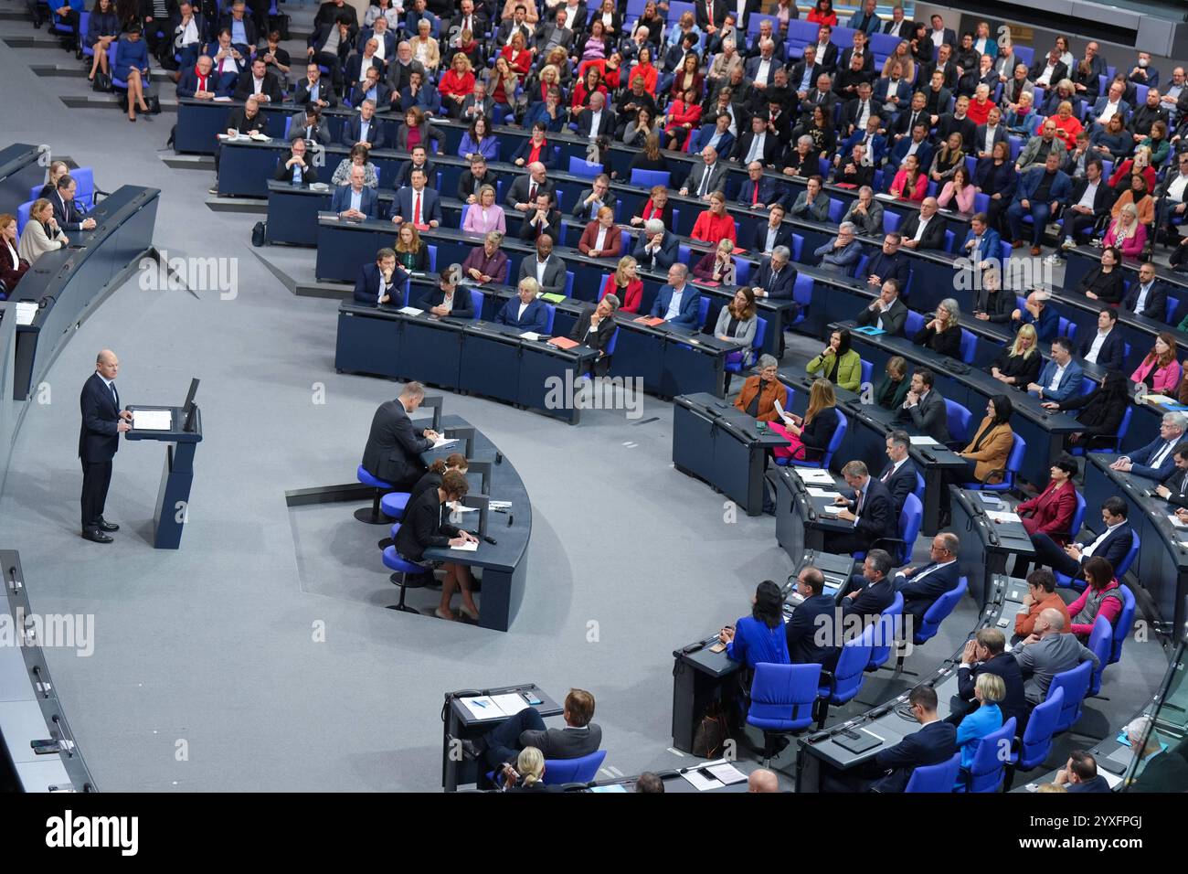 Bundeskanzler stellt die Vertrauensfrage im Deutschen Bundestag ...