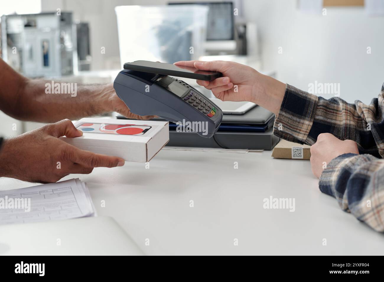 Completing Transaction with Contactless Payment Device Stock Photo - Alamy