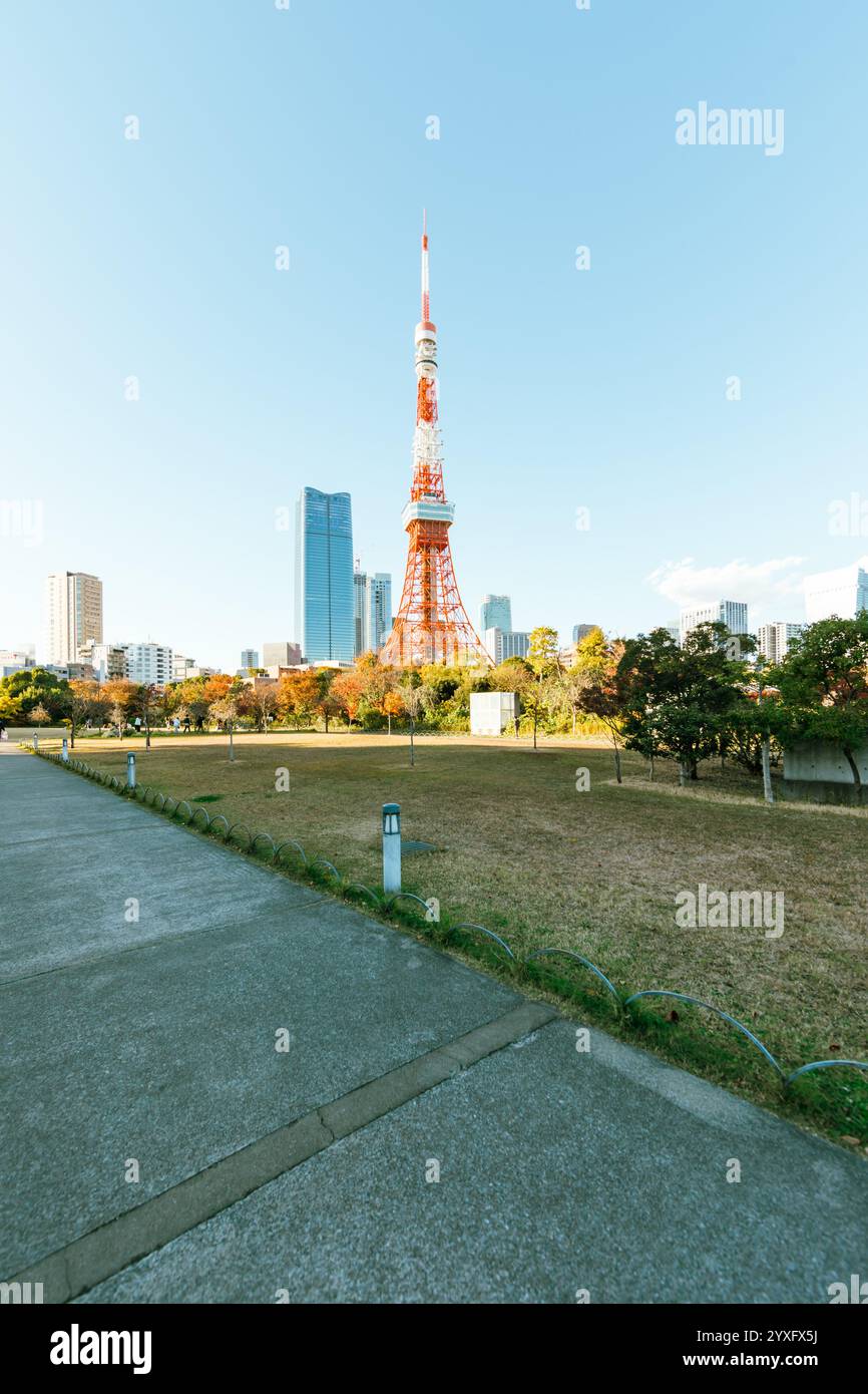 Tokyo Tower in Shiba Park, Tokyo, Japan Stock Photo - Alamy