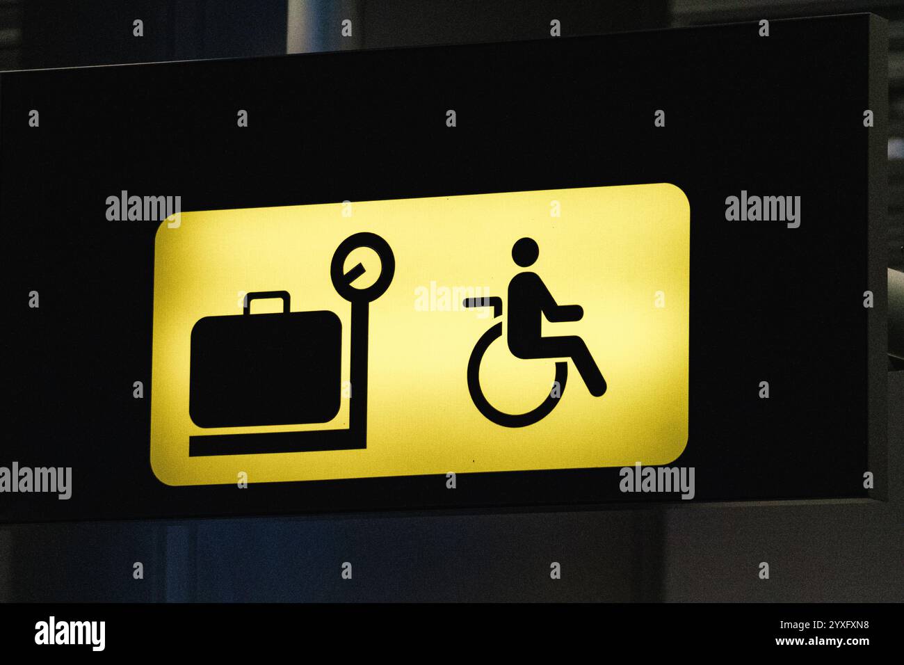Baggage claim sign hi-res stock photography and images - Alamy