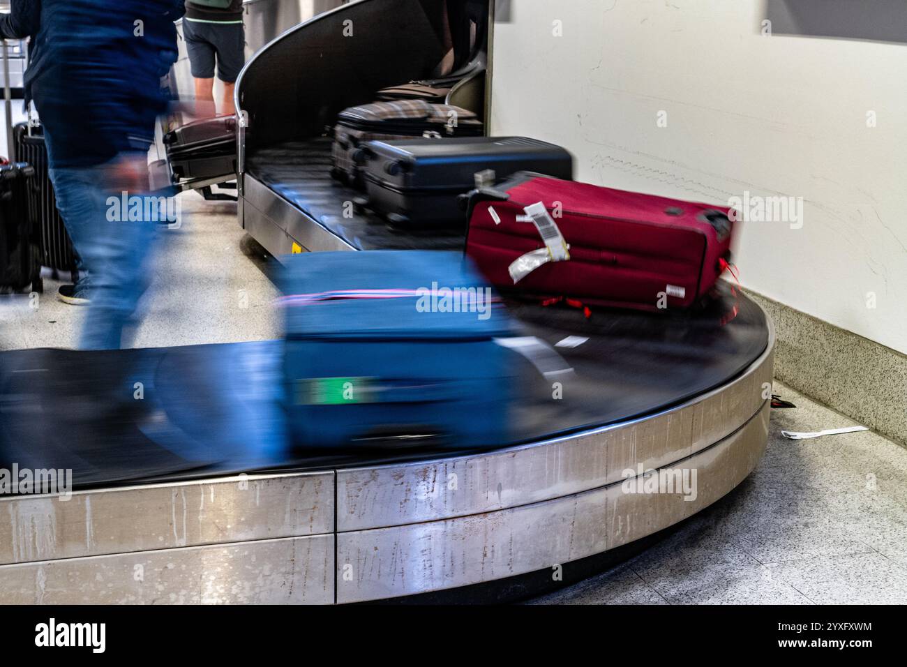 Baggage collection band at the airport Stock Photo - Alamy