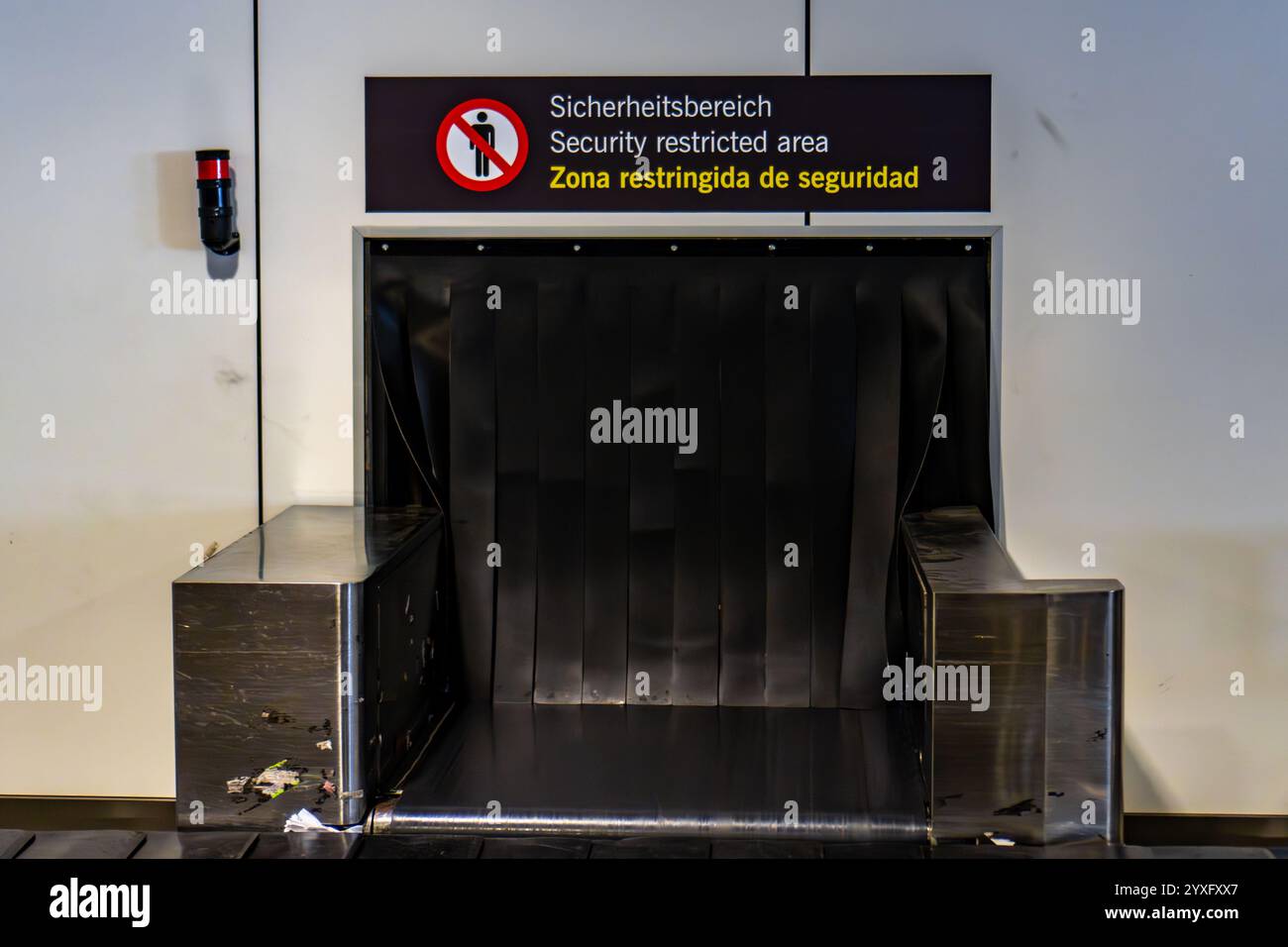 Baggage collection band at the airport Stock Photo - Alamy