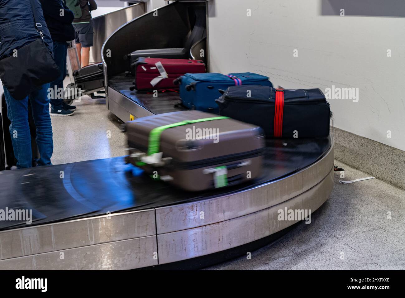 Baggage collection band at the airport Stock Photo - Alamy