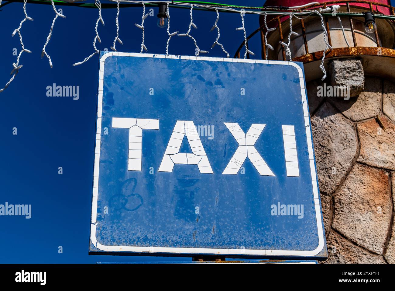 Yellow color taxi sign board hi-res stock photography and images - Alamy