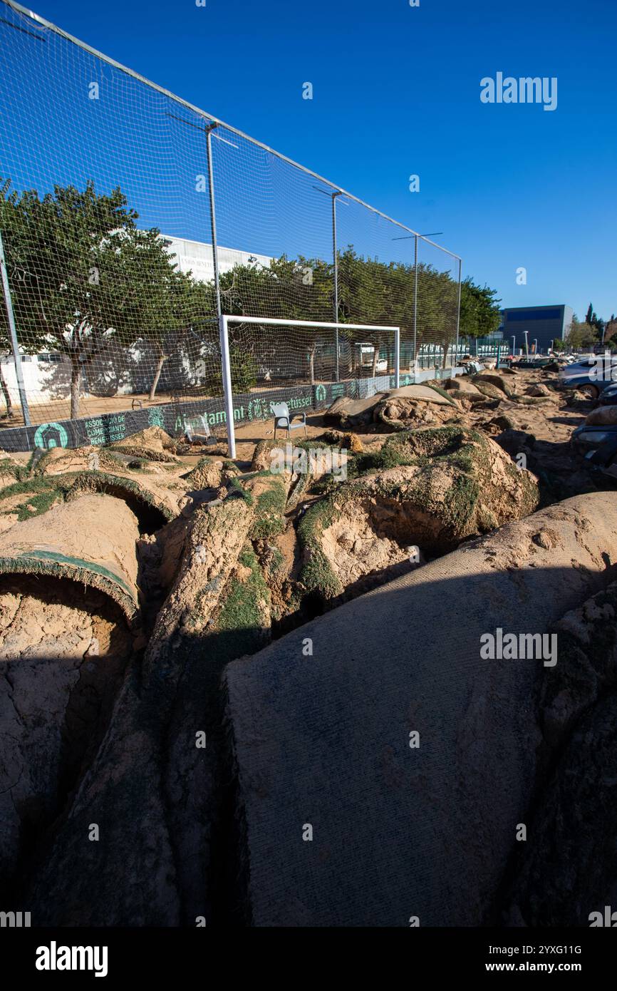 Car pile in football stadium hi-res stock photography and images - Alamy