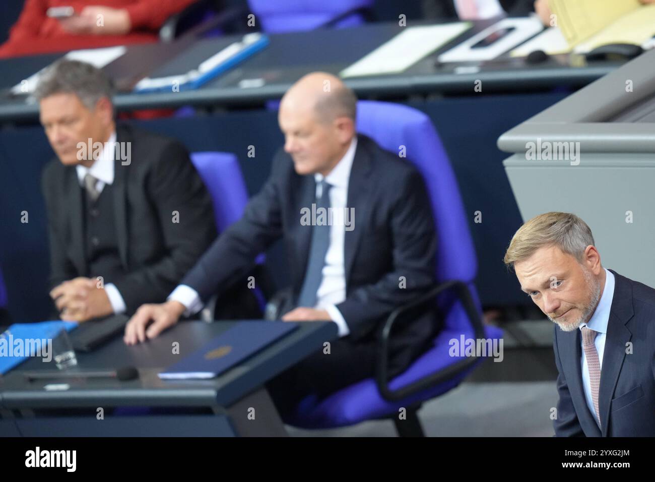 Bundeskanzler stellt die Vertrauensfrage im Deutschen Bundestag ...
