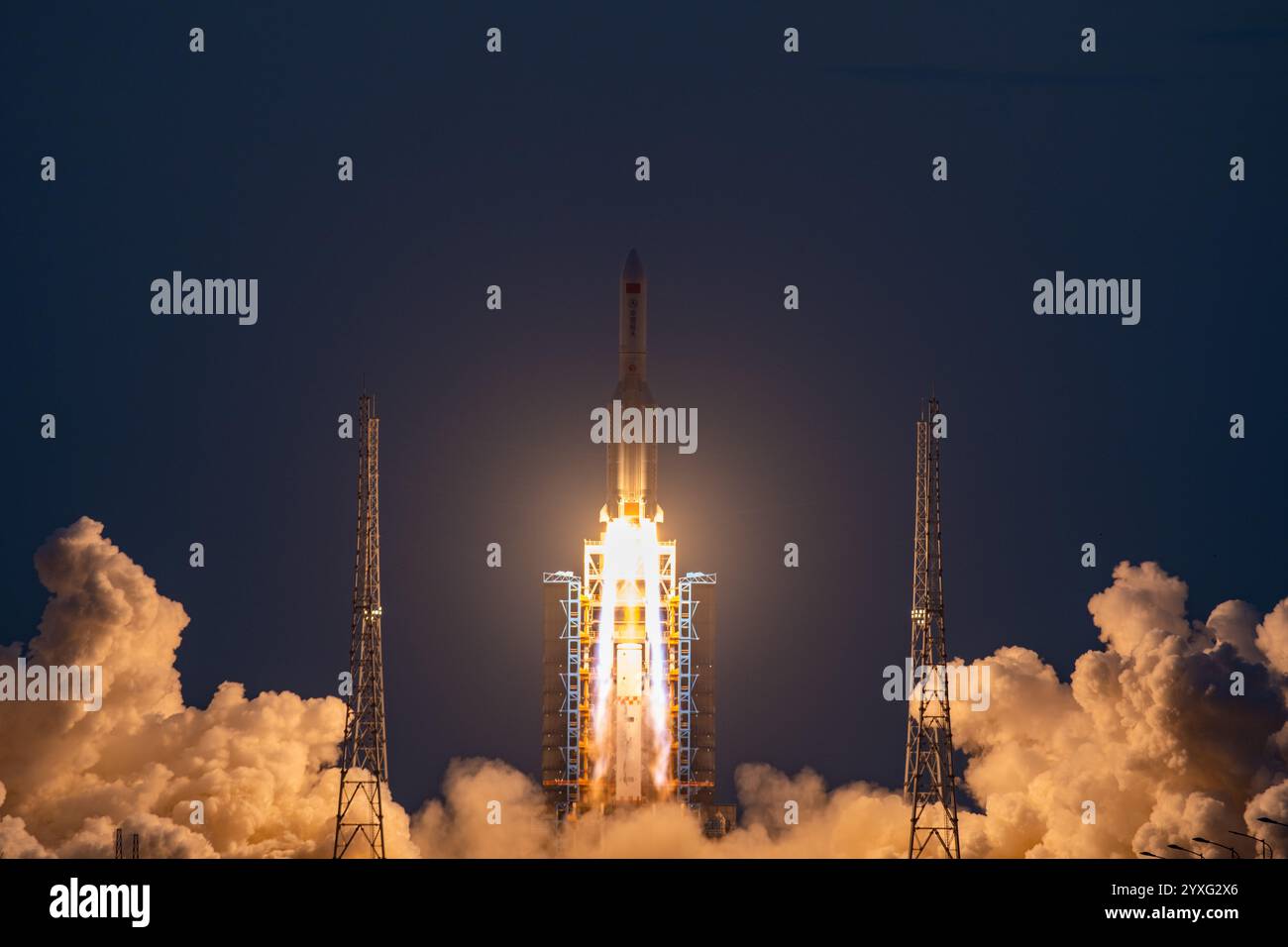 (241216) -- WENCHANG, Dec. 16, 2024 (Xinhua) -- A group of low Earth ...