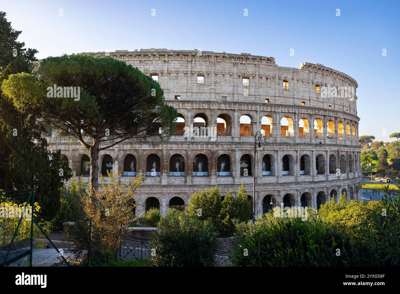 Colosseum monument rome hi-res stock photography and images - Alamy