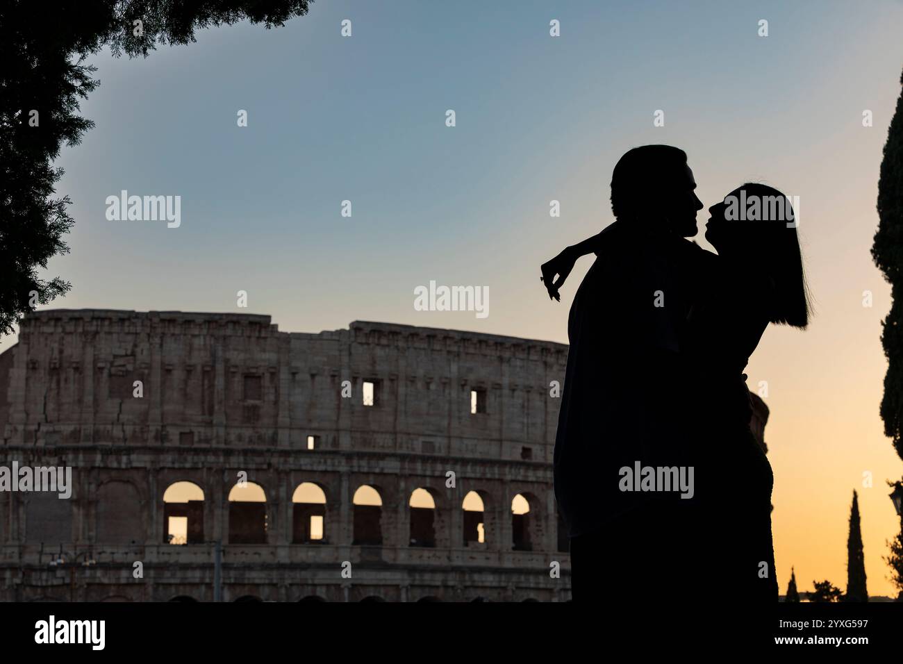 Couple in love silhouette hi-res stock photography and images - Alamy
