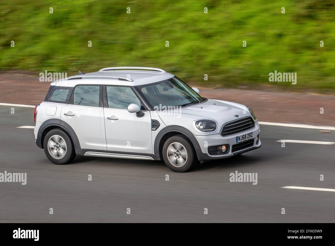 2018 White Mini Countryman Cooper, subcompact crossover SUV Petrol, 1.5 ...