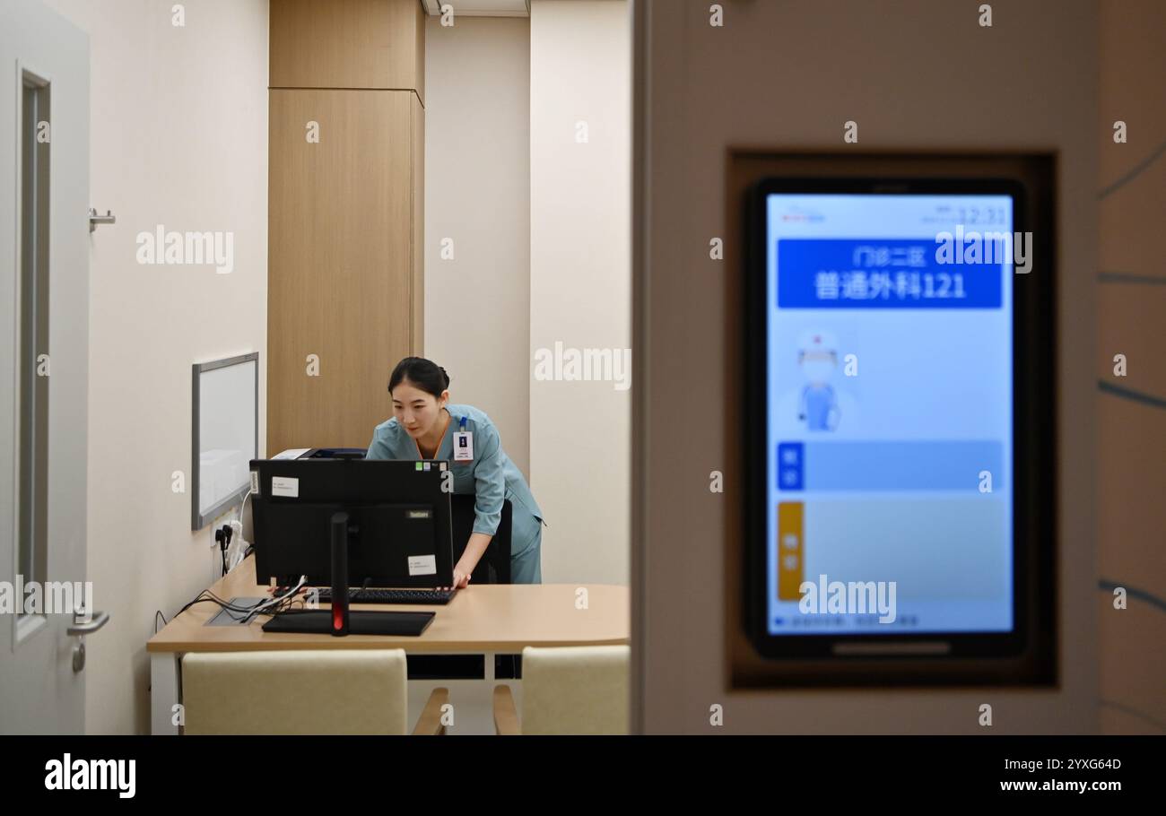 (241216) -- TIANJIN, Dec. 16, 2024 (Xinhua) -- A staff member checks ...