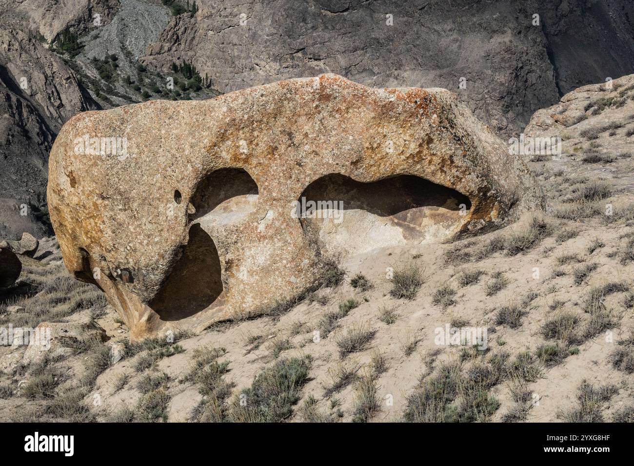 Sceneries along the Marsur Rock, Hussainabad, Skardu, Baltistan ...