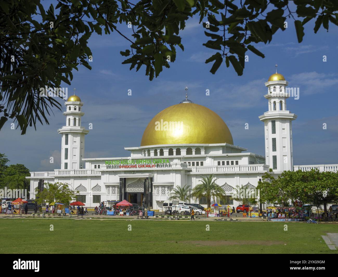 Mosque with golden domes, Sengkang, Sulawesi, Indonesia, Asia Stock ...