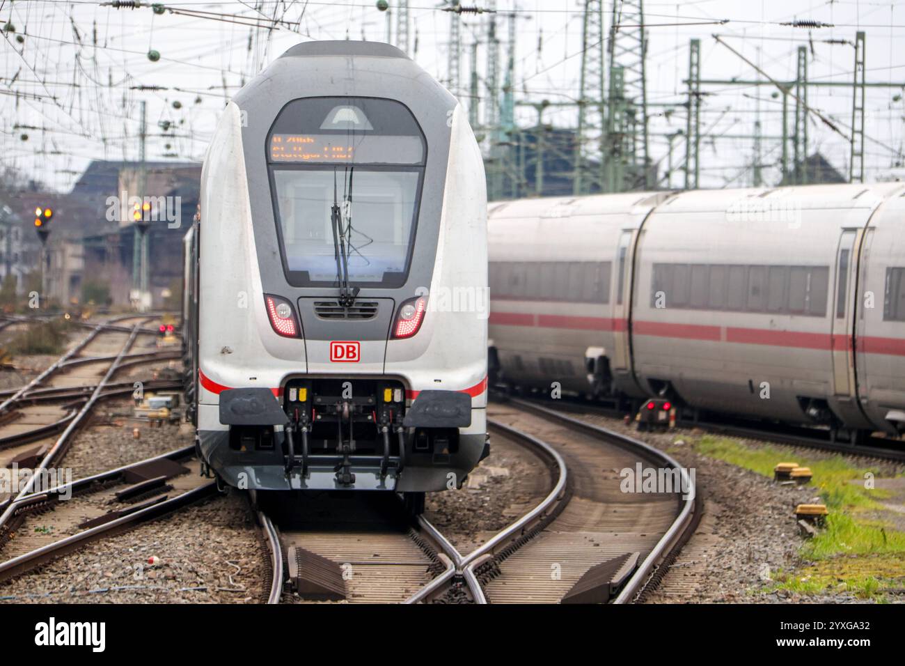 Intercity zug in der station hi-res stock photography and images - Alamy