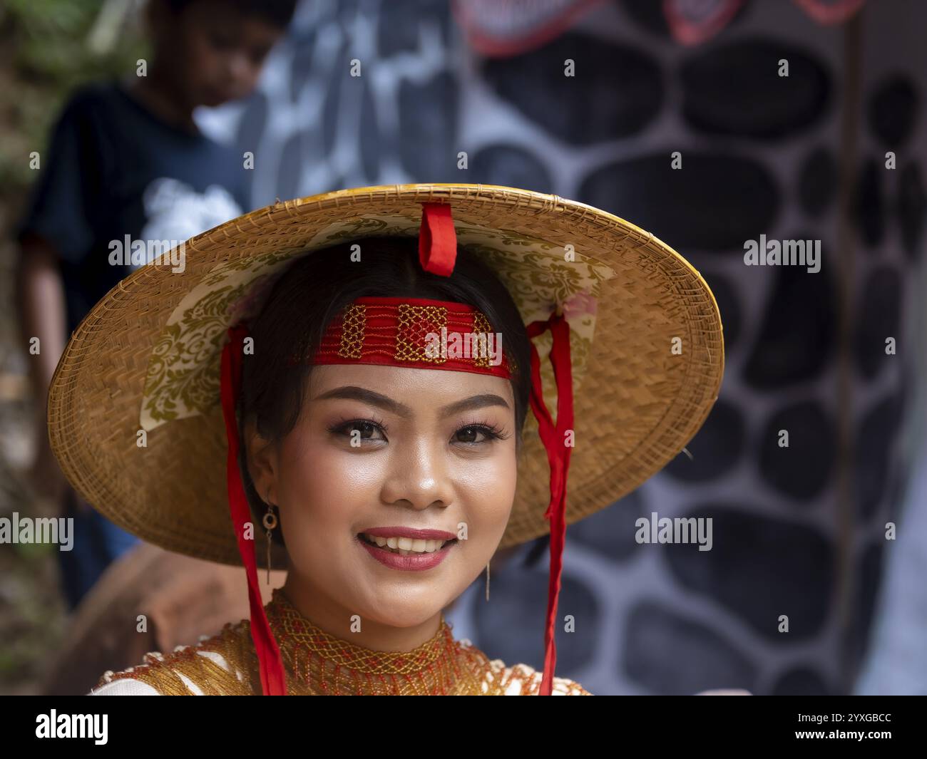 Toraja woman in traditional colourful clothes with rice straw hat ...
