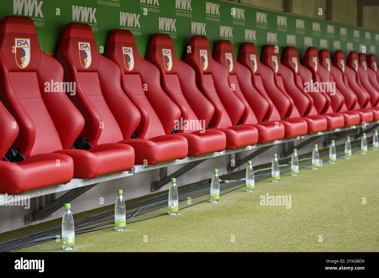 Substitute bench, trainer bench, former sponsor Recaro taped, drinking ...