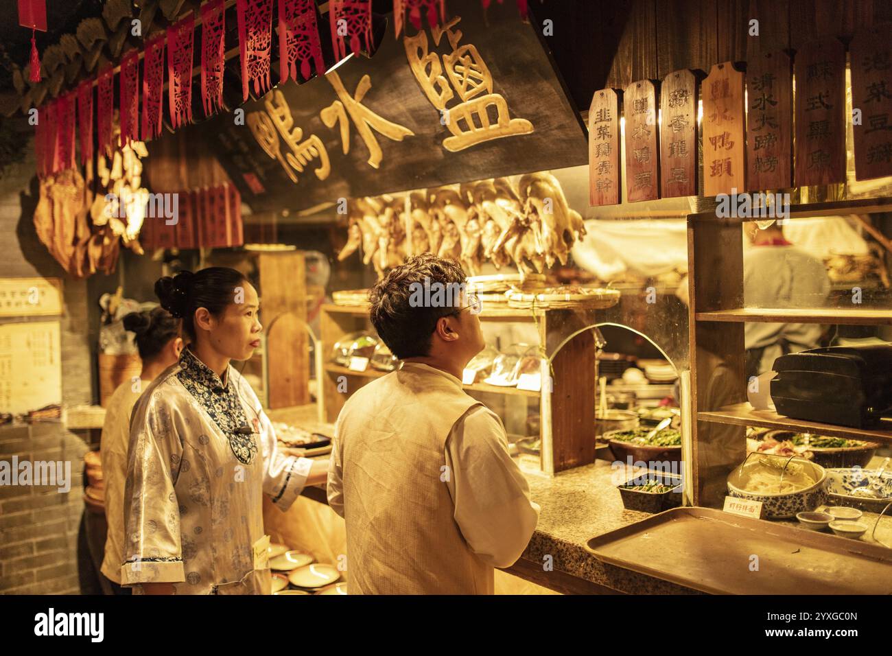Restaurant Nan Jing Da Pai Dang, waiter at the duck food counter ...
